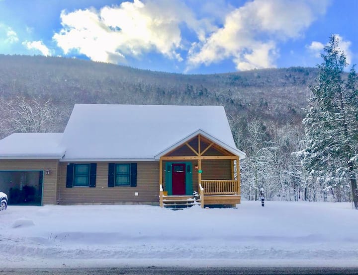Newly Built Streamside Getaway W Chef’s Kitchen - Phoenicia, NY