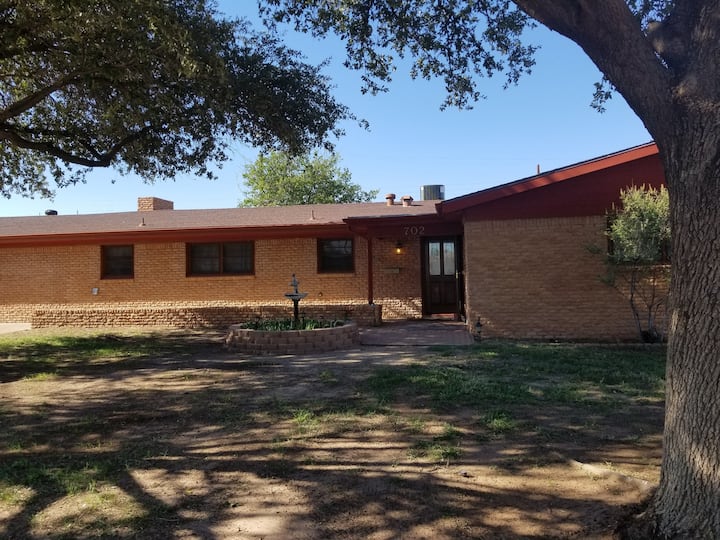 N Blvd-bbq Pit, Pong Tbl, Ro Wkshop, 4bdrm (5beds) - Midland, TX