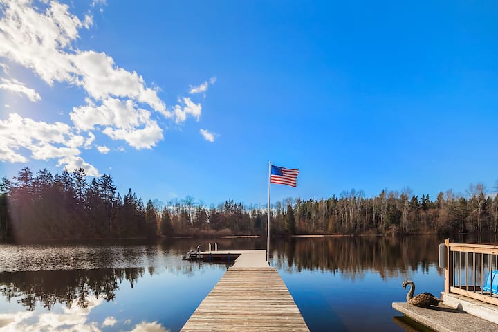 Lakefront Living With Kayaks, Boat And Fishing - Federal Way, WA