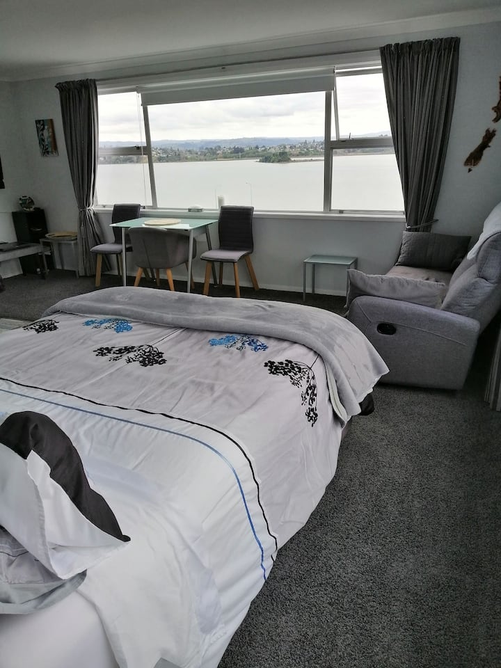 Penthouse Studio Apartment - Tauranga