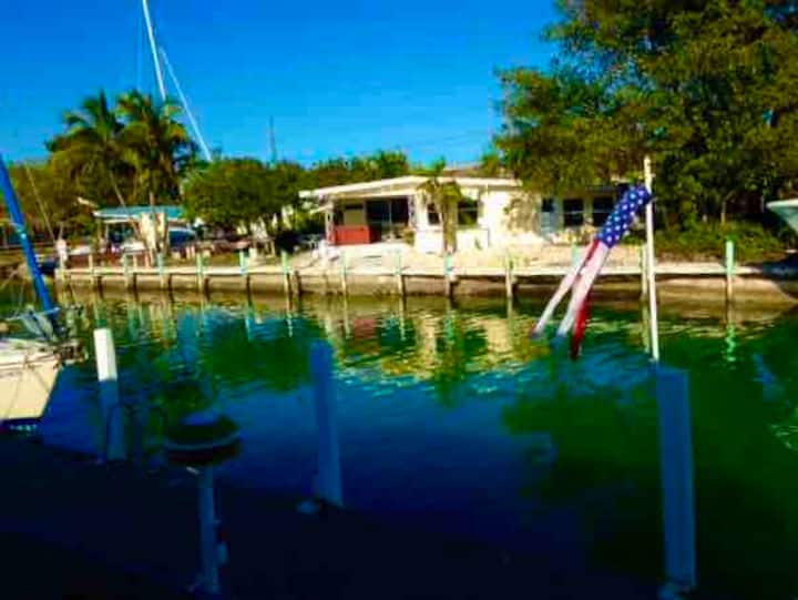 “Mermaid Cove”-40’ On Canal, Pet Friendly-pool - Marathon, FL