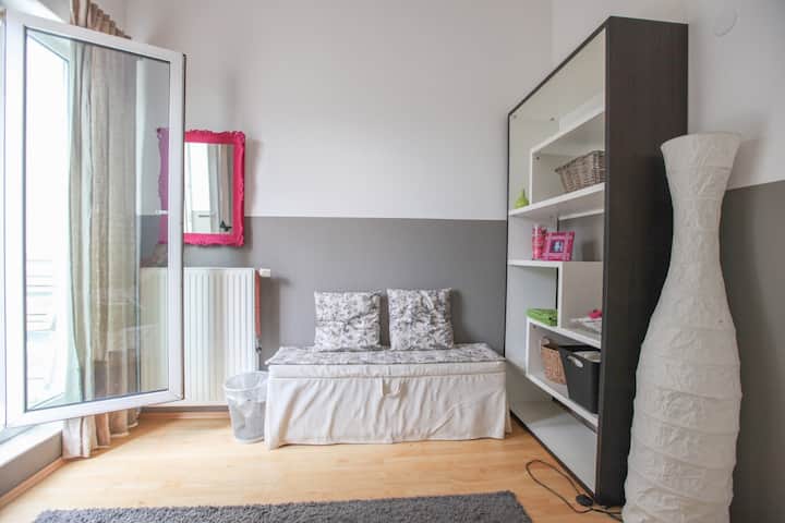 Super-sauber: Privat-zimmer Mit Eigenem Bad Im Dg - Neu-Isenburg