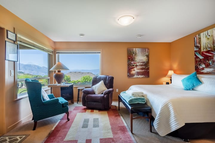 Mackenzie Paradise-steps From Mission Hill Winery - Kelowna