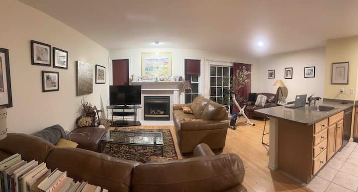 2 Br Townhouse Close To Yale And Quinnipiac - Wallingford, CT