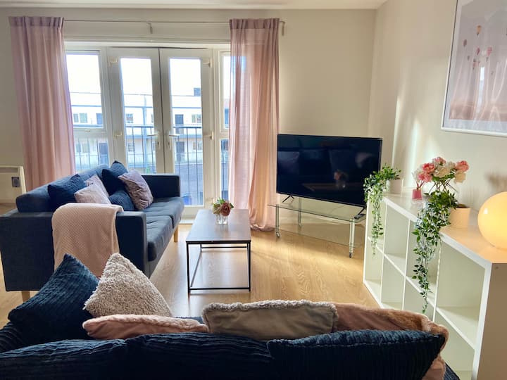 Relaxing Home | Flexible Check-in & Parking - Manchester