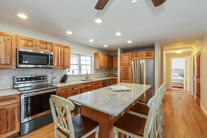Montauk Harbour Beach House - 1st Floor       An Ideal Montauk Location - Montauk, NY