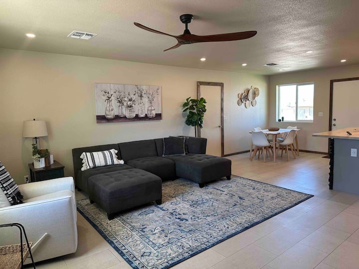 Insta-worthy 2bd Home Near Downtown W/mtn Views - Kingman, AZ