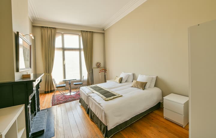 Traditional Belgian Room With Balcony B - Forest