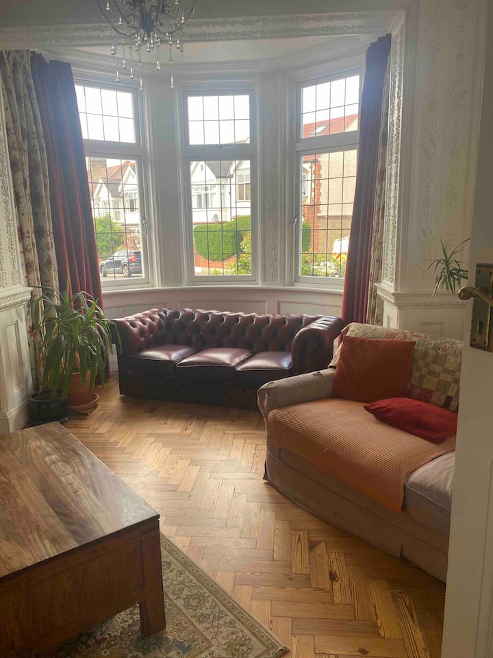 Unique Spacious Detached Family House - Croydon