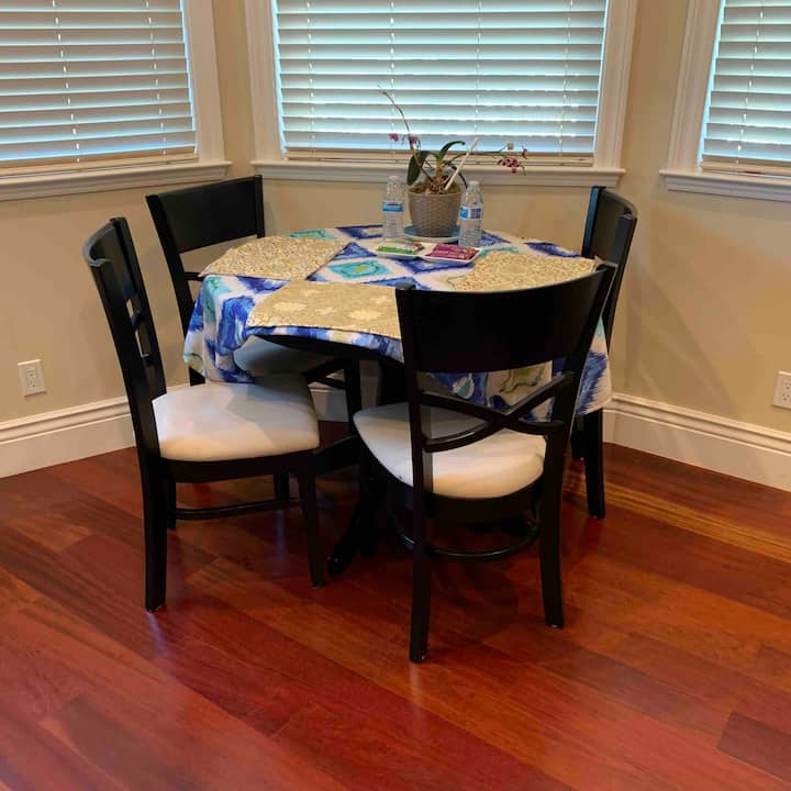 Newer Deluxe 1 Master Suit + Living Room - Cupertino, CA