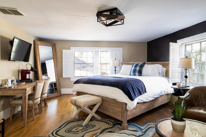 Room Six At Hellbender Bed & Beverage - Blowing Rock, NC