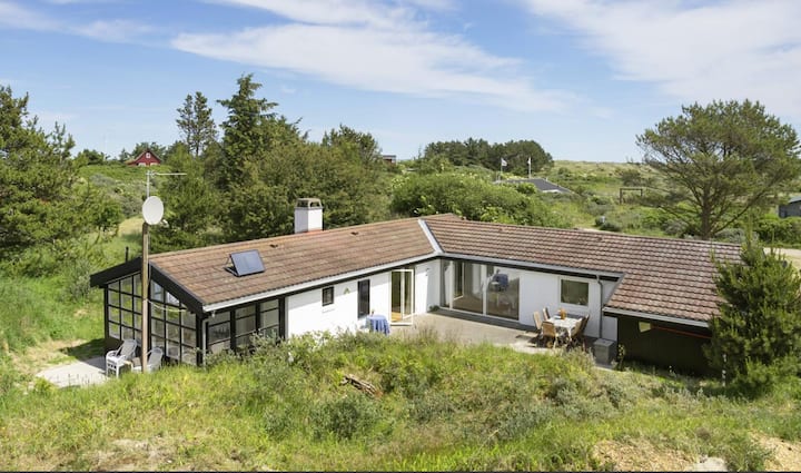 200 M From The Beach: Stylish House With Atmospher - Hirtshals