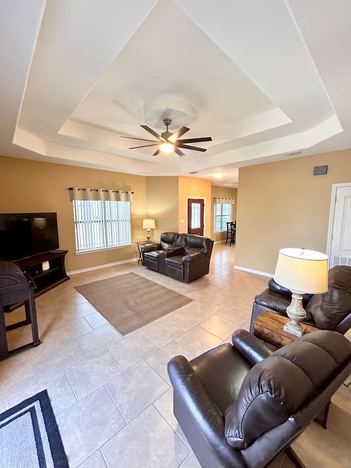 Cozy/relaxing 2/2 Home W/ Easy Access To A Highway - Mission, TX