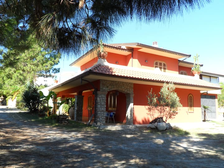 Appartamento In Villa - Roccella Ionica