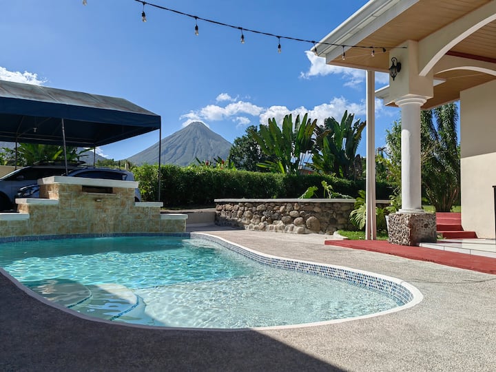 Luxury Hacienda With Lake - La Fortuna