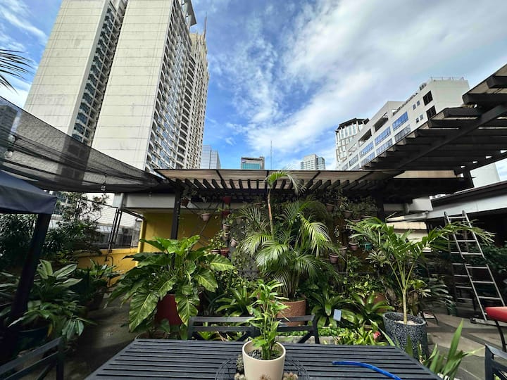 Penthouse Studio With Garden Near Greenbelt - Manila