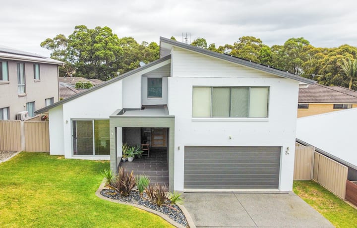 Modern House Close To All Amenities And Beaches! - Nelson Bay