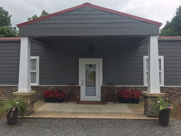 Lynchburg Barrel Hill Cottage - Lynchburg, TN
