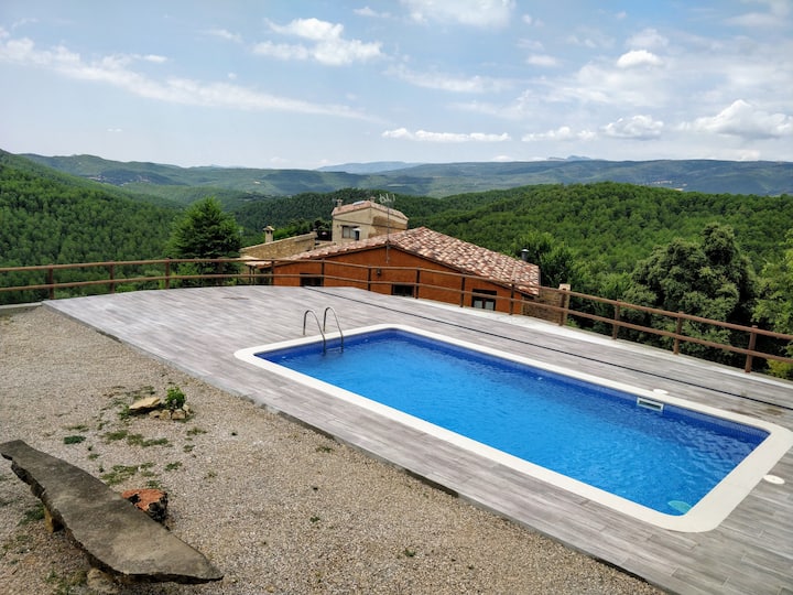 Masia Aïllada Amb Piscina. Vistes Espectaculars - Oliana