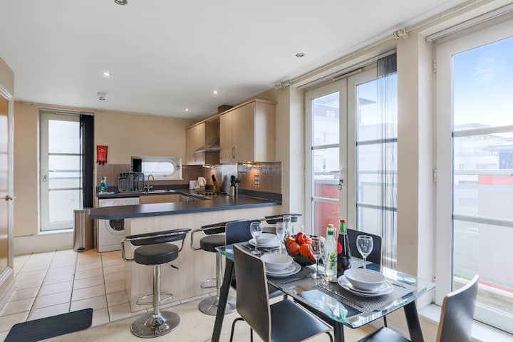 The Duplex Apartment At Freemens Meadow -