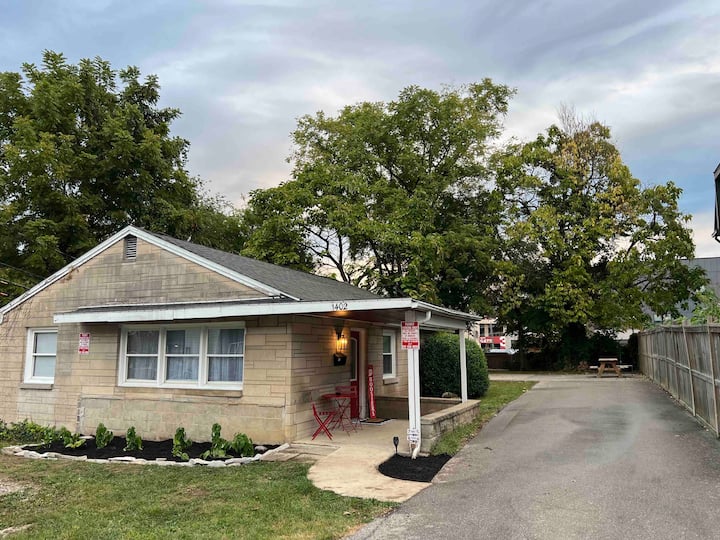 Hoosier Hideaway ~ 3br/2ba ~ Near Memorial Stadium - Bloomington, IN