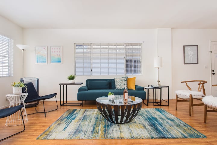 Large Three Bedroom In Brentwood Adj - B6 - Los Angeles, CA