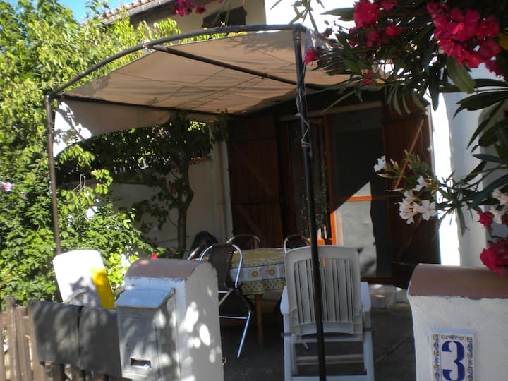 Appartement Dans Maison Avec Cour Proche Mer Et Commerces - Camargue