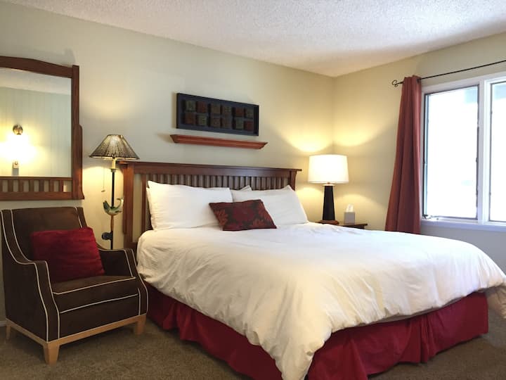Next To Shuttle Stop/vons! Convenient Comfort - Mammoth Lakes, CA