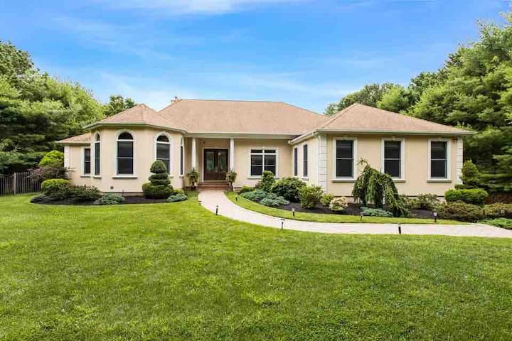 Excellent 4 Bedroom Full House - Westhampton Beach, NY