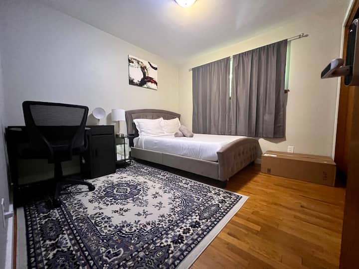 Resort Like Loving, Beautiful Room And House - Renton, WA