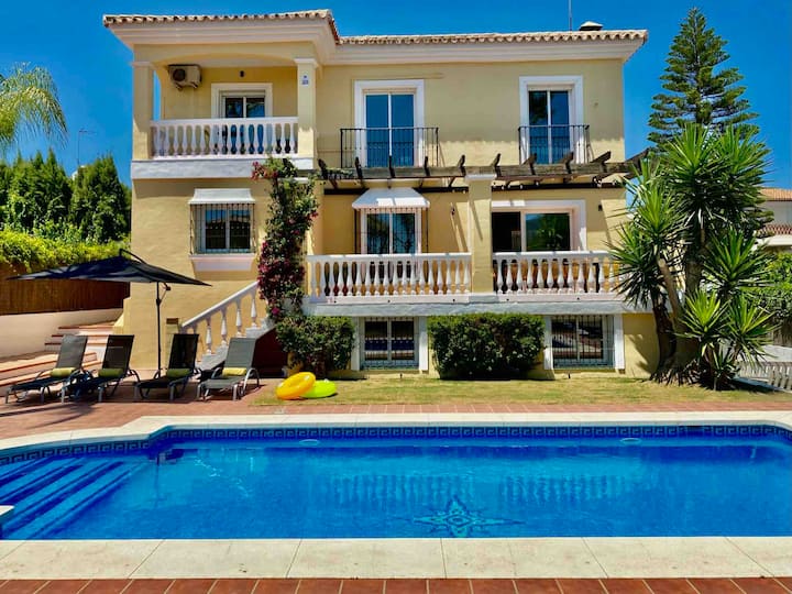 Entire Villa-sleeps 8, Views & Private Heated Pool - Costa del Sol