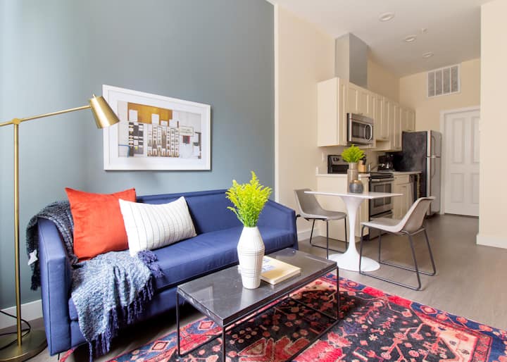 Bright & Bold Loft | Fast Wifi | Downtown Boston - Chinatown - Boston
