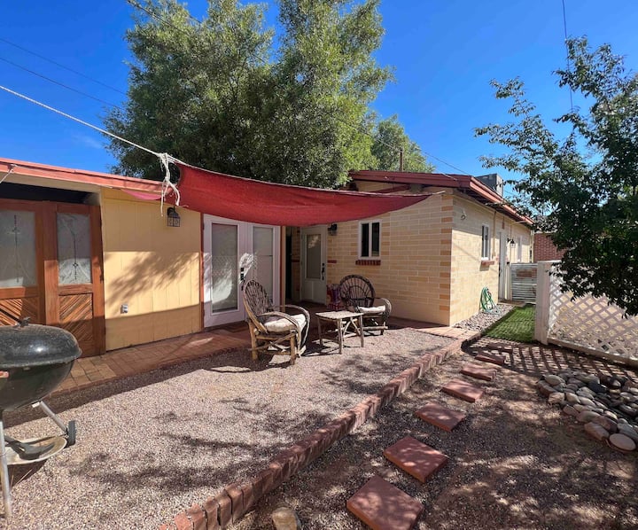 Beautifully Furnished, Private And Pet Friendly. - Tucson, AZ