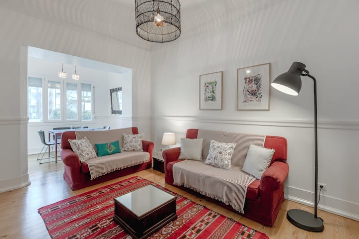 Newly Updated 3bdr Classic Lisbon Apartment - Amadora