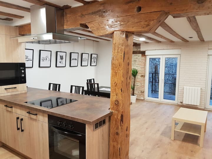 Vivienda Con Patio En Pleno Centro + Wifi Fibra - Burgos, España