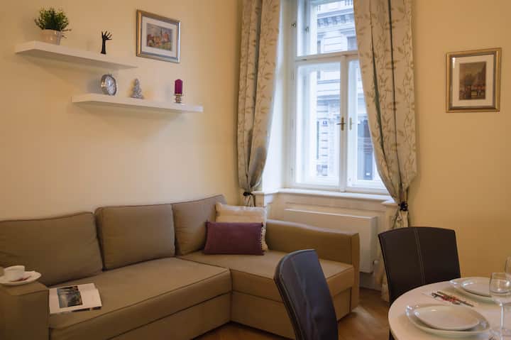 Mala Strana Close To Vltava Vsehrdova 6 Id: (04) - Praga