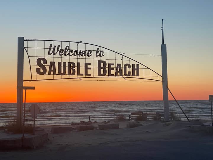 Secluded Sanctuary In Sauble Beach - Sauble Beach