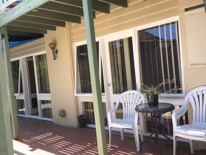 Two Bedroom Unit Close To Train Tation - Bayswater