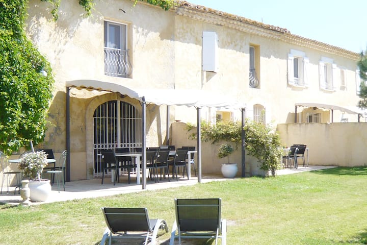 Les Flamants Roses -  7/9 Personnes - Piscine - Vauvert