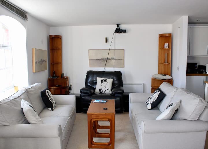 Converted Period Apartment Near Colchester Castle - Essex