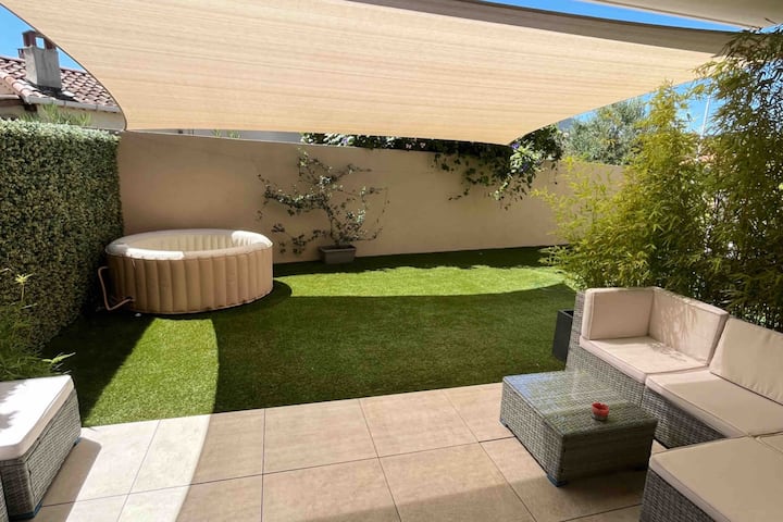 Jardin / Jacuzzi à 300m De La Plage - Sainte-Maxime