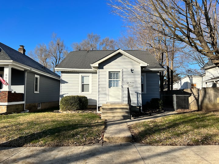 Home Away From Home - Everything You Need! - Columbus, IN