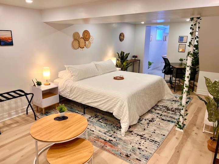The Boho Oasis: Deluxe Apartment - Windsor