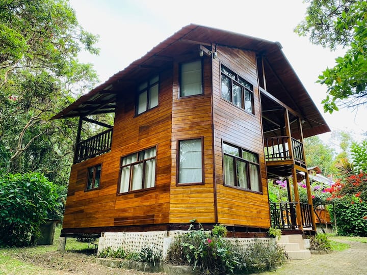 Sukanka, Our Cozy Cabin In Mindo - Mindo Valley