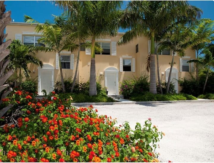 Beautiful Town Home! 5 Min Walk To Gracebay Beach -  Isole Turks e Caicos