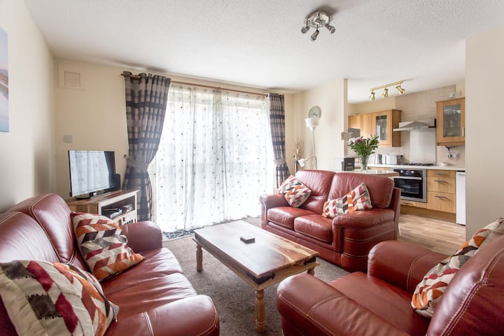 Hillhouse Retreat  Free Parking Sleeps 4 - Edinburgh