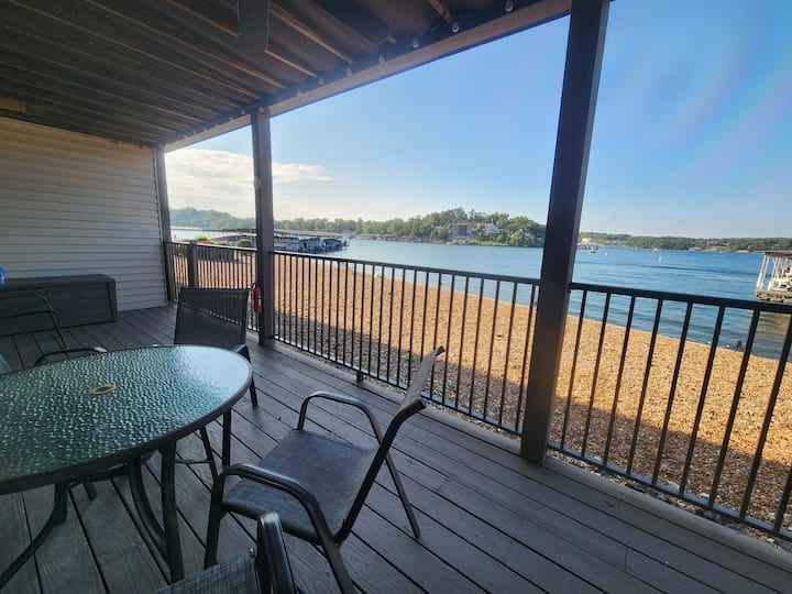 2 Bd Lakefront Condo With Spectacular View, Pool - Missouri
