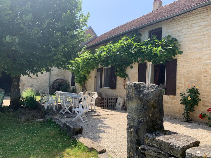Ferme Familiale Dans Un Village Bourguignon 12 Pl - Côte-d'Or