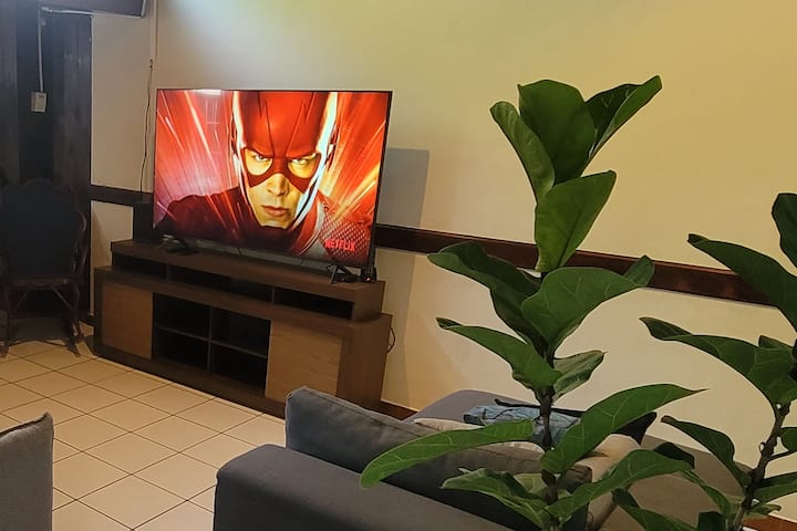 Meribah House, 14 Camas / 8 Rooms / 7.5 Bathroom - San Salvador