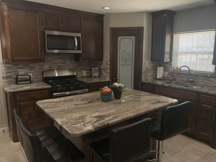 Newly Furnished Home Near Stockyards - Stockyards Boulevard - Fort Worth